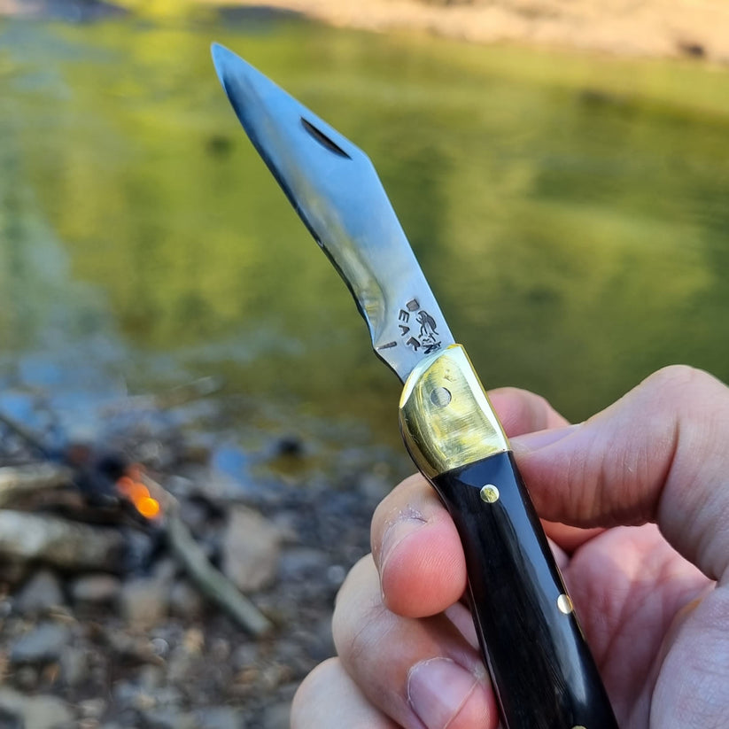 Canivete artesanal modelo Patagonia com cabo em chifre